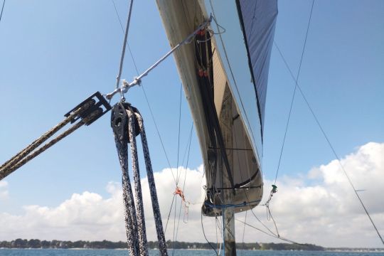 Test of the ACCWing, a flexible wing for 20-knot peaks without forcing it