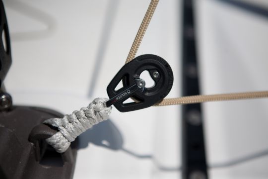 3 important criteria for choosing a pulley for a sailboat?