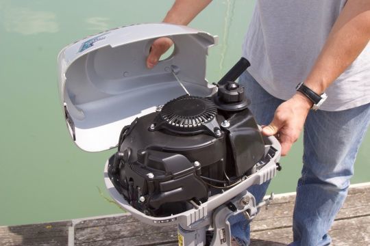 Pescaro: An online catalog for low-cost maintenance of outboard and ...