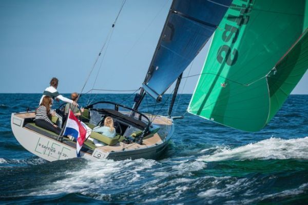 Saffier SE 33 Life: a fast, elegant day boat dedicated to the pleasure ...