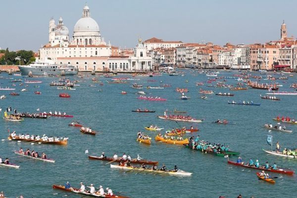Vogalonga in Venice: a unique experience and a commitment to rowing to ...