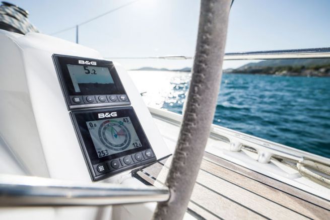 Triton2, dedicated displays for sailing