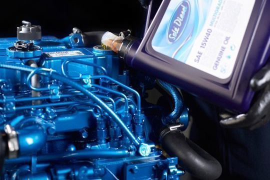 Top 5 things to know about boat engine oil