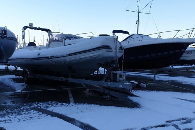 Anti-theft devices and methods to prevent boat trailer theft