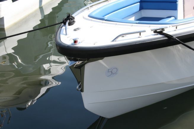 Deadrise angle and hull V: an essential feature of the hull