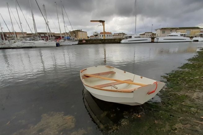 A Nutshell Pram, ideal for a sailboat in recovery mode