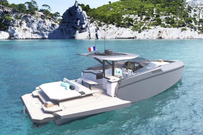 Alium Yacht, a 40-foot open boat made in France in aluminum
