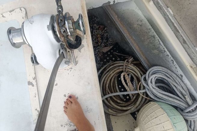 6 mistakes to avoid when pulling up the anchor of a boat at anchor