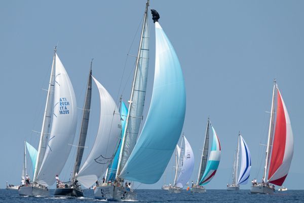 The gathering of Swans designed by Sparkman & Stephens in 10 photos