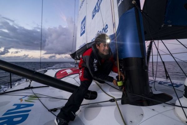 Sébastien Simon: "We're going to have to forget about the sporting side ...