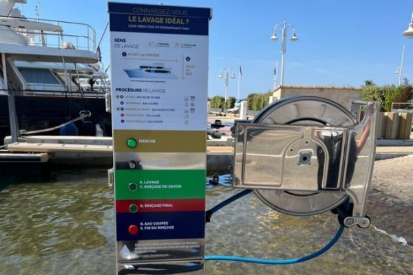Ecological innovation in the boating industry, boat cleaning with a ...