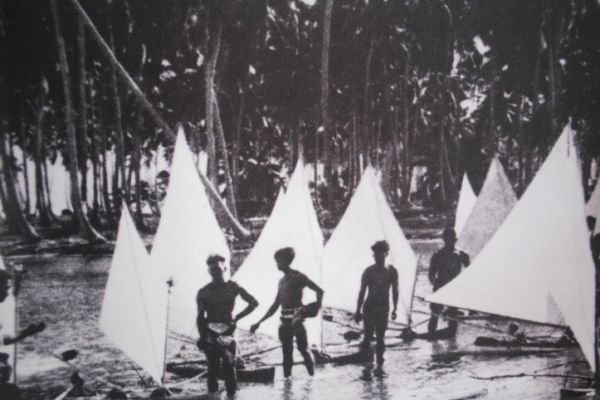 How were navigation techniques passed on to young Polynesians?