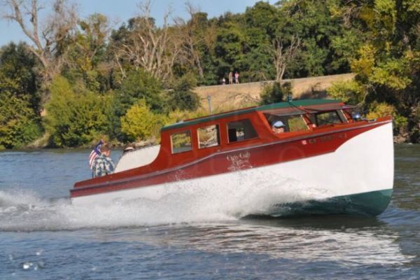 The commuter boat, a concept shaped by the American history