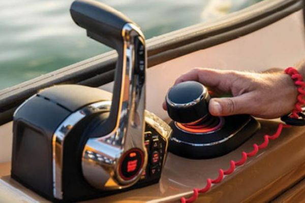 Optimized control for single-engine boats: Mercury's new joystick