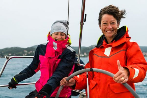 The role of the skipper: more than a helmsman, a true captain on board