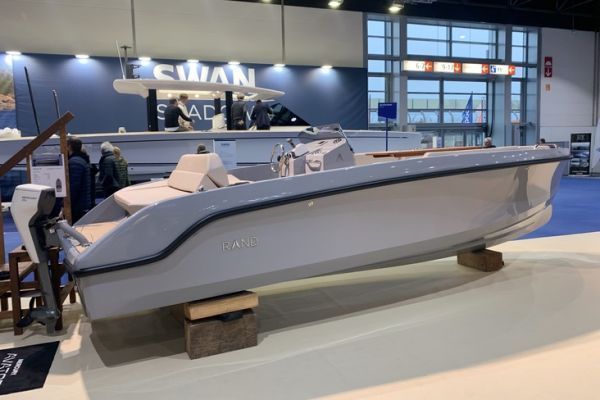 Rand Breeze 20, a simple dayboat for an introduction to electric propulsion